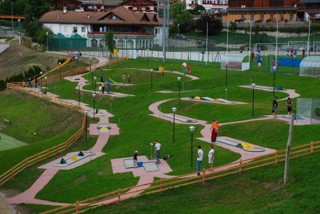 Jouer au mini-golf à Barcelone